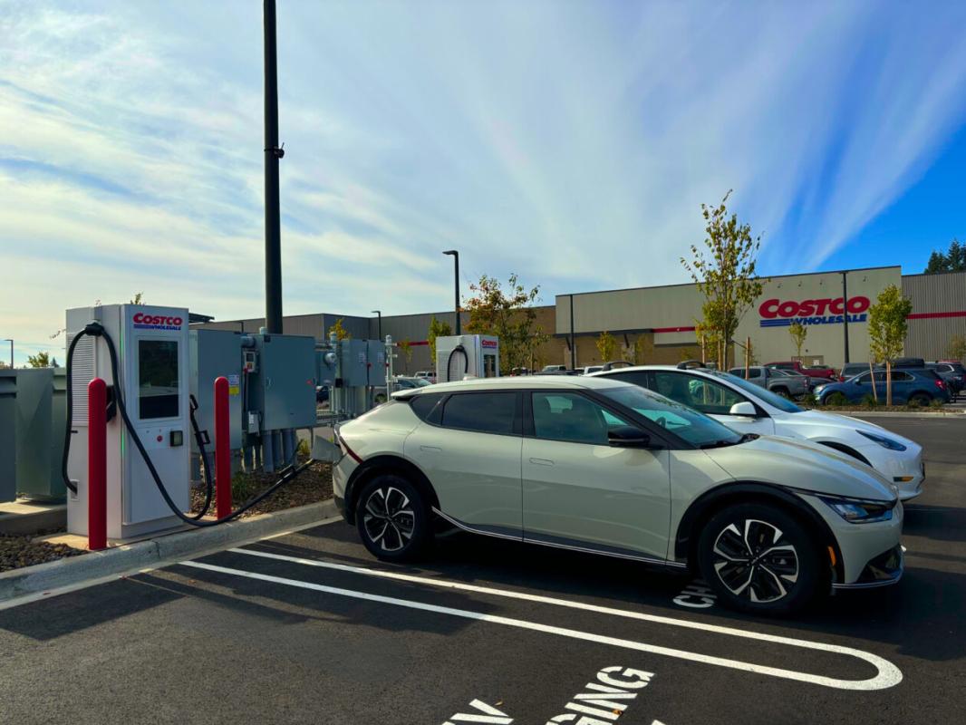 Gillis Lang on LinkedIn: Seattle’s Electric Era deploys EV chargers at ... Gillis Lang on LinkedIn: Seattle’s Electric Era deploys EV chargers at ...