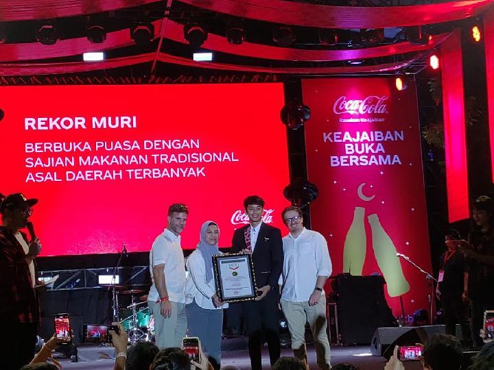 Rochmad Mudaris on LinkedIn: Raih Rekor MURI, Coca Cola Hadirkan 70 ... Rochmad Mudaris on LinkedIn: Raih Rekor MURI, Coca Cola Hadirkan 70 ...