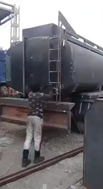 HSE Insider on LinkedIn: #handrail #tanker #improvement #kaizen | 40 ... HSE Insider on LinkedIn: #handrail #tanker #improvement #kaizen | 40 ...