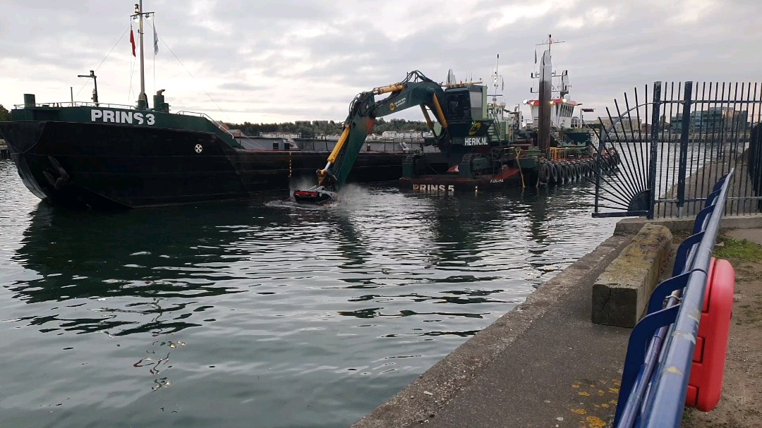 Farhat Ben Amor on LinkedIn: Van Den Herik dredging in the UK at the ... Farhat Ben Amor on LinkedIn: Van Den Herik dredging in the UK at the ...