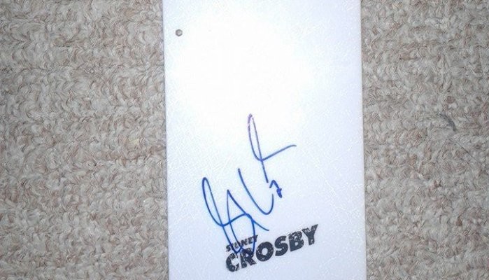 SIDNEY CROSBY AUTOGRAPHED PITTSBURGH PENGUINS MCFARLANE FIGURE SIDNEY CROSBY AUTOGRAPHED PITTSBURGH PENGUINS MCFARLANE FIGURE