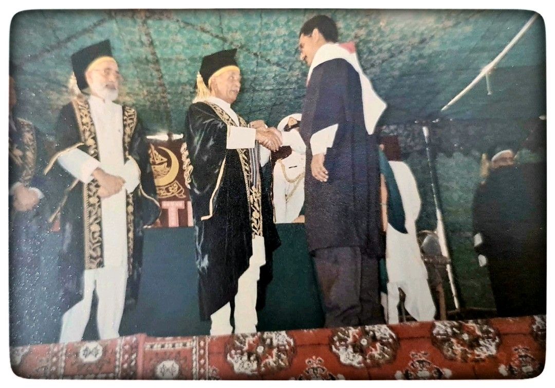 Muhammad Irshad Ansari on LinkedIn: Receiving Gold Medal from H.E ... Muhammad Irshad Ansari on LinkedIn: Receiving Gold Medal from H.E ...
