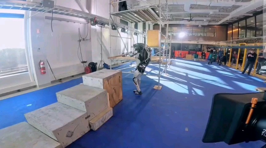 Mohd Amirrudin Esa on LinkedIn: #atlas #atlasrobot #robotics #robot # ... Mohd Amirrudin Esa on LinkedIn: #atlas #atlasrobot #robotics #robot # ...