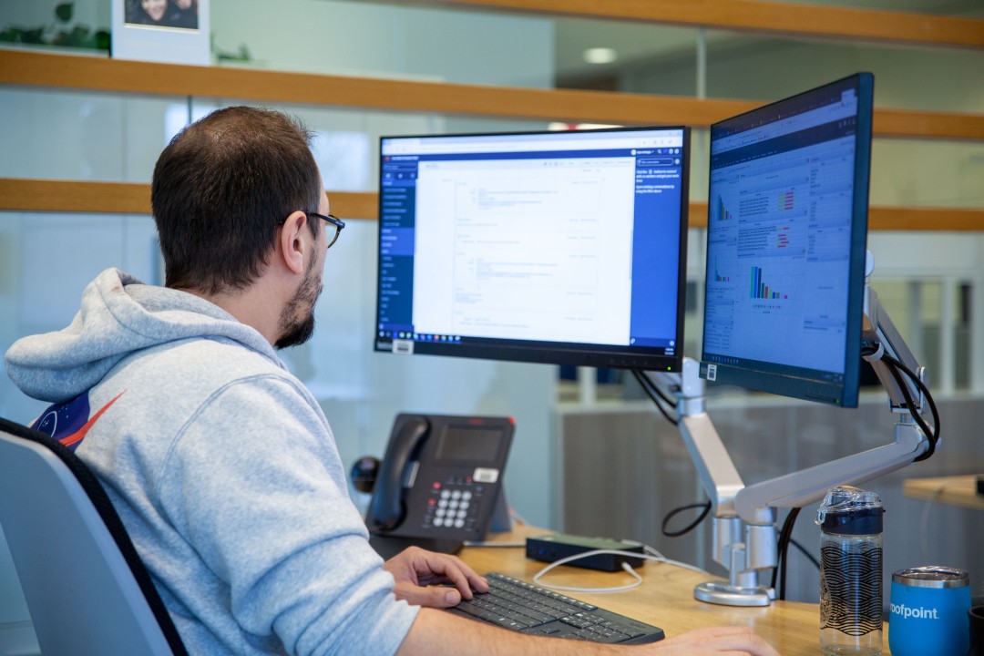 Navigating the Complexity of Cloud Cybersecurity Navigating the Complexity of Cloud Cybersecurity
