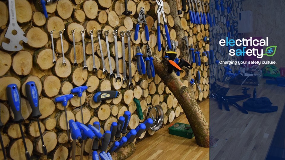 Why electricians should always use insulated tools Why electricians should always use insulated tools