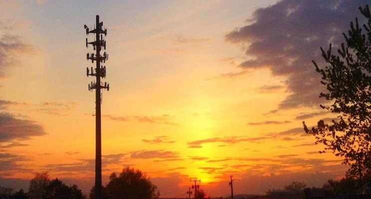 Demystifying Edge Computing — Device Edge vs. Cloud Edge Demystifying Edge Computing — Device Edge vs. Cloud Edge