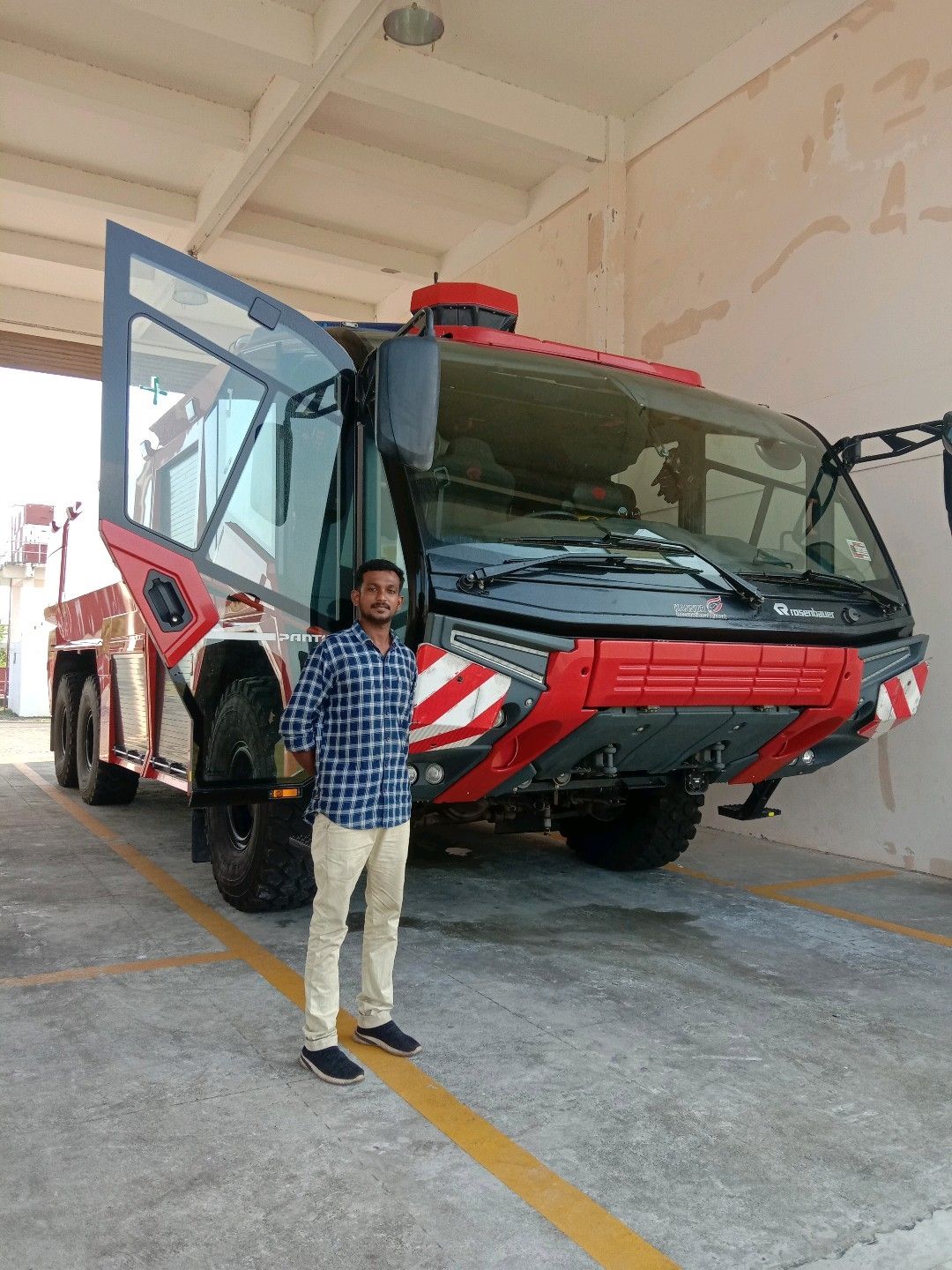 Rosenbauer PANTHER 6x6 advanced fire truck. POWERED BY VOLVO PENTA ... Rosenbauer PANTHER 6x6 advanced fire truck. POWERED BY VOLVO PENTA ...