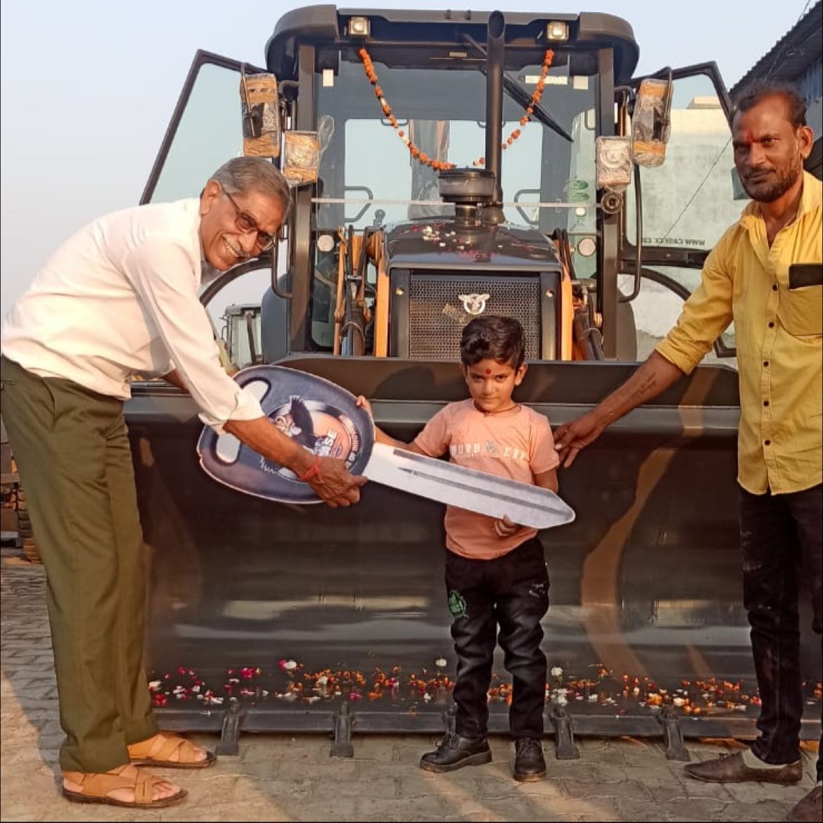 Shubham Singh Bhadoria on LinkedIn: #keyhandover #case770ex #jhansi Shubham Singh Bhadoria on LinkedIn: #keyhandover #case770ex #jhansi