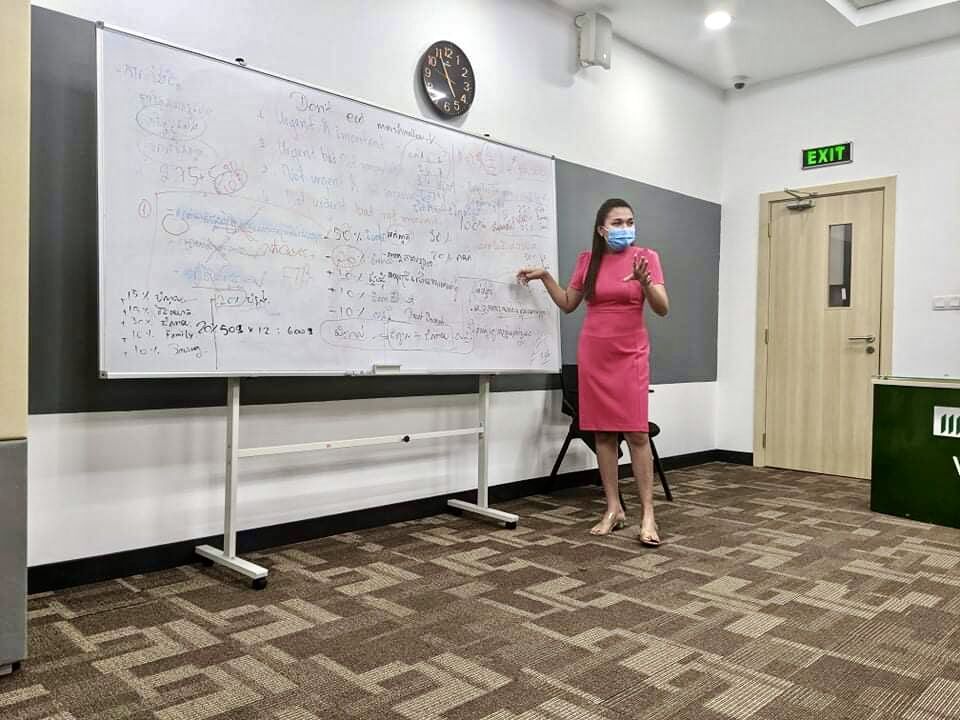 Hem Saonat on LinkedIn: បកស្រាយលេីក្តារខៀន… Hem Saonat on LinkedIn: បកស្រាយលេីក្តារខៀន…