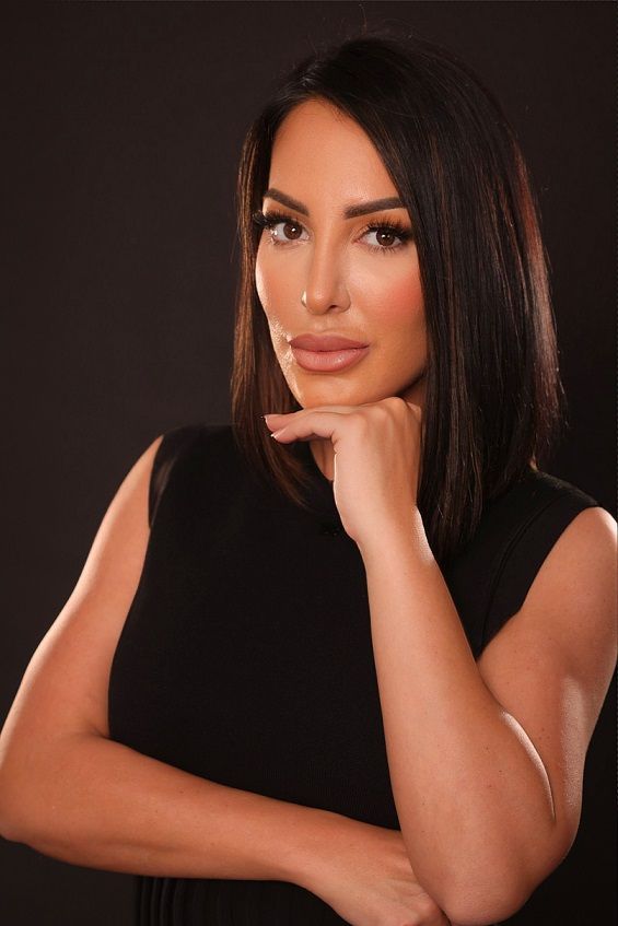 mid-east.info Publisher on LinkedIn: Doll Smash Cosmetics Hits the UAE ... mid-east.info Publisher on LinkedIn: Doll Smash Cosmetics Hits the UAE ...