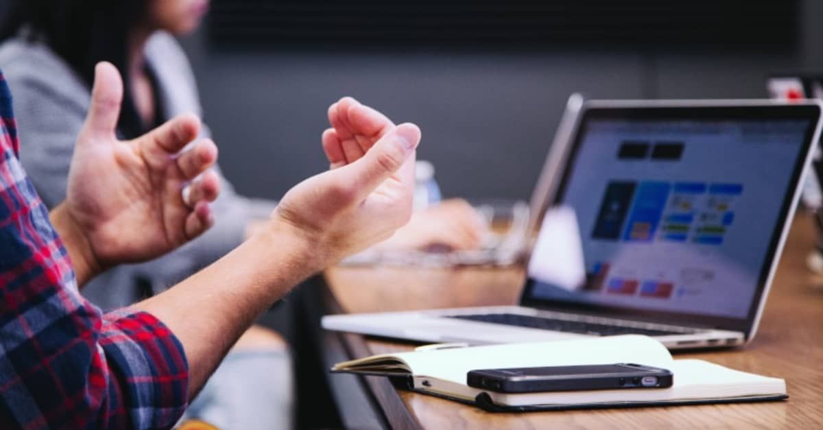 Rule-Based Chatbots vs. AI Chatbots: Key Differences | Lizzie Whitlock Rule-Based Chatbots vs. AI Chatbots: Key Differences | Lizzie Whitlock