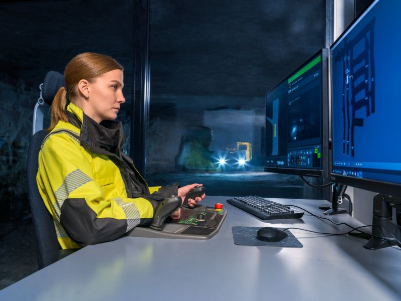 Epiroc on LinkedIn: An operator utilizing Deep Automation in a control ... Epiroc on LinkedIn: An operator utilizing Deep Automation in a control ...