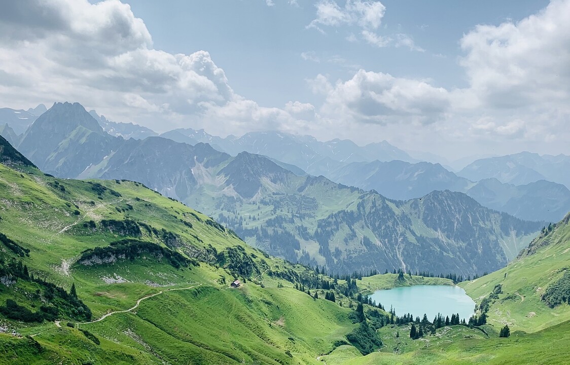 “Navigating the Future: Insights & Opportunities in Germany's Hotel Market” “Navigating the Future: Insights & Opportunities in Germany's Hotel Market”
