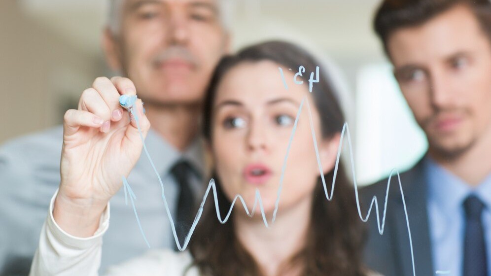 Maximizing ROI: Combining ABM with Demand Generation for Explosive Growth Maximizing ROI: Combining ABM with Demand Generation for Explosive Growth