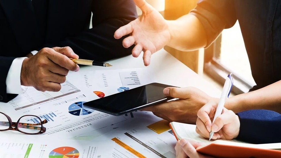Navigating India’s Complex Tax Landscape: A Guide for Global CFOs Navigating India’s Complex Tax Landscape: A Guide for Global CFOs