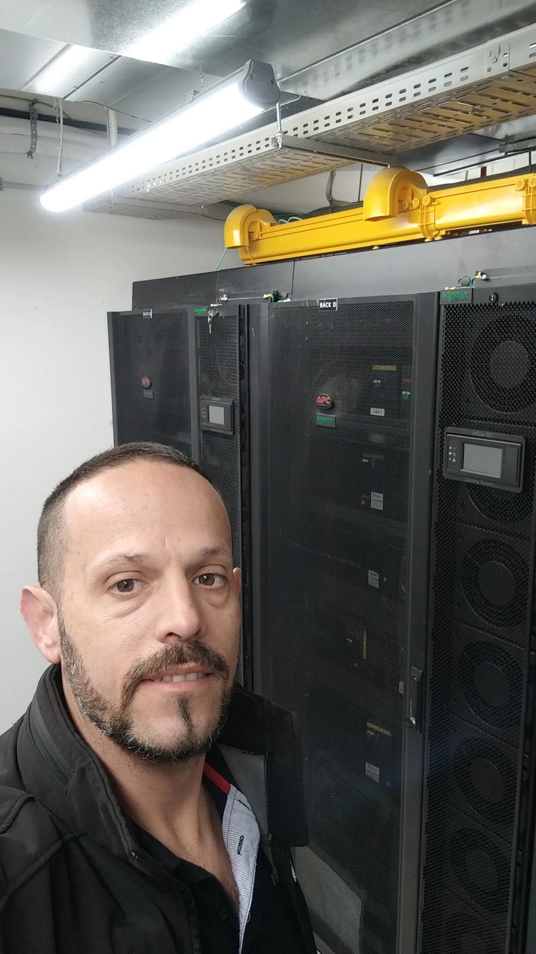 גם בחדר השרתים שלכם חברת מגלקום ומחלקת Data center תעשה לכם הכל בשיטת ... גם בחדר השרתים שלכם חברת מגלקום ומחלקת Data center תעשה לכם הכל בשיטת ...