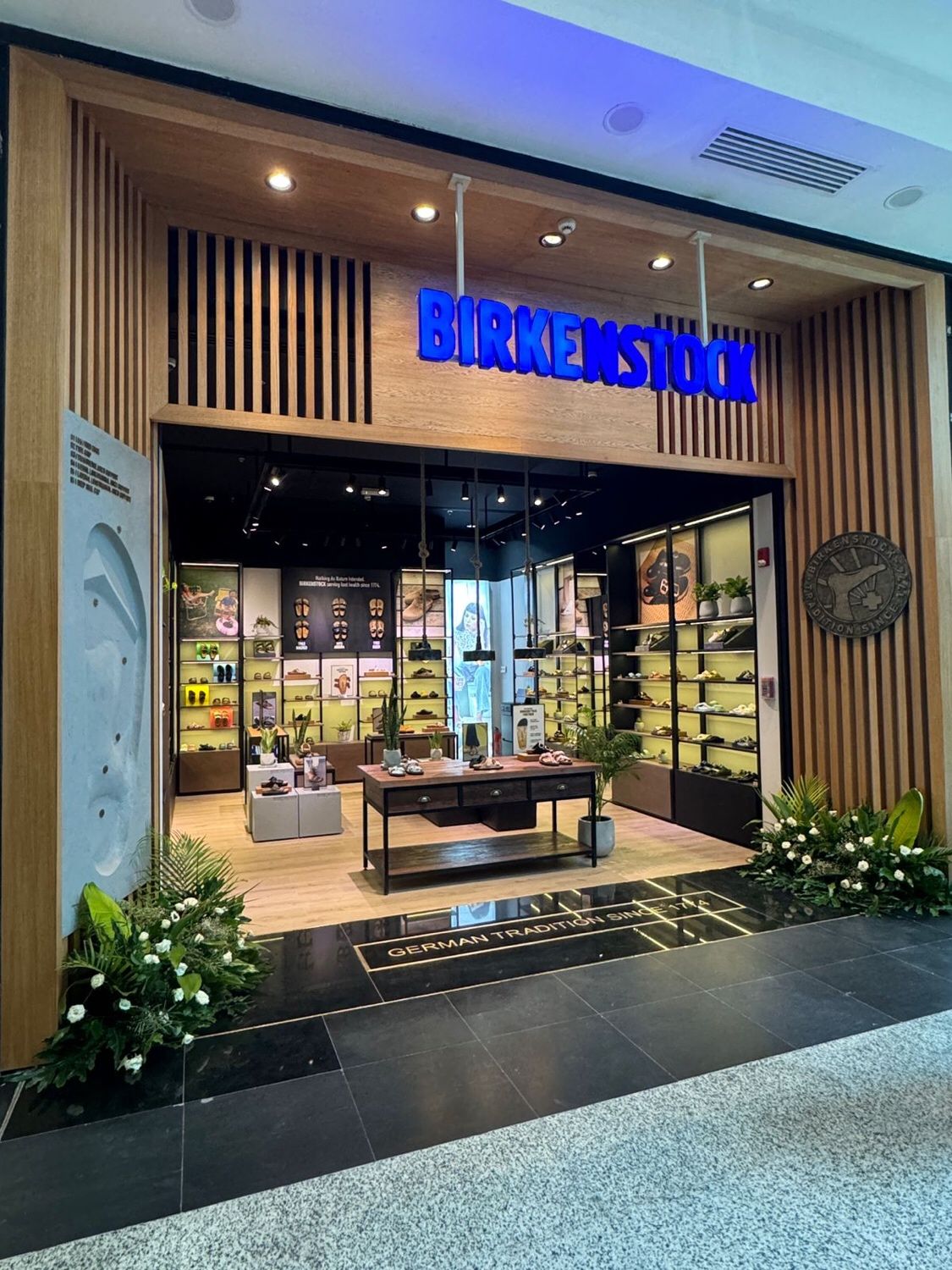 Rana Abdelkhalek on LinkedIn: #artvision #birkenstock #retaildesign # ... Rana Abdelkhalek on LinkedIn: #artvision #birkenstock #retaildesign # ...