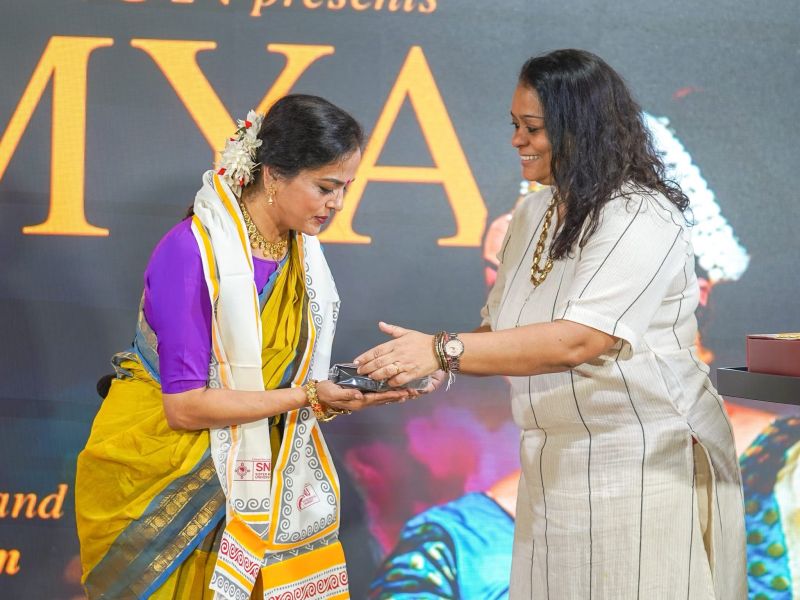 With Dr. Vindhuja Menon, a renowned dancer and artist from Kerela. It ... With Dr. Vindhuja Menon, a renowned dancer and artist from Kerela. It ...
