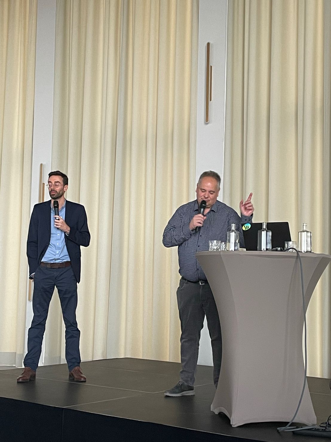Michael Desmurs on LinkedIn: On stage yesterday with Gregoire Nitot Sii ... Michael Desmurs on LinkedIn: On stage yesterday with Gregoire Nitot Sii ...