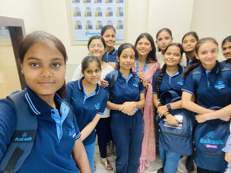 Monika Jha on LinkedIn: Teacher’s day celebration at Aakash institute… Monika Jha on LinkedIn: Teacher’s day celebration at Aakash institute…