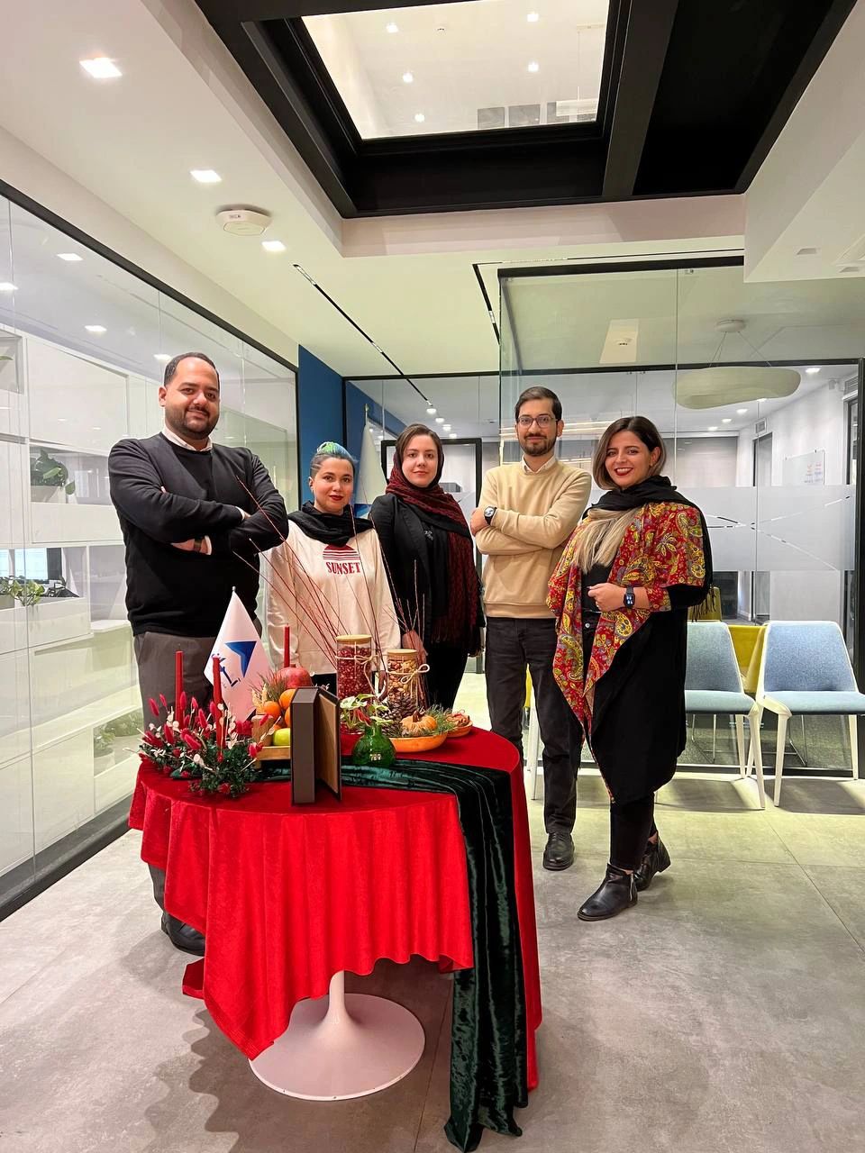 اولین یلدا کنار همکاران حرفه ای و عزیز تیم مارکتینگ سبدگردان آسمان 💐🍉 ... اولین یلدا کنار همکاران حرفه ای و عزیز تیم مارکتینگ سبدگردان آسمان 💐🍉 ...