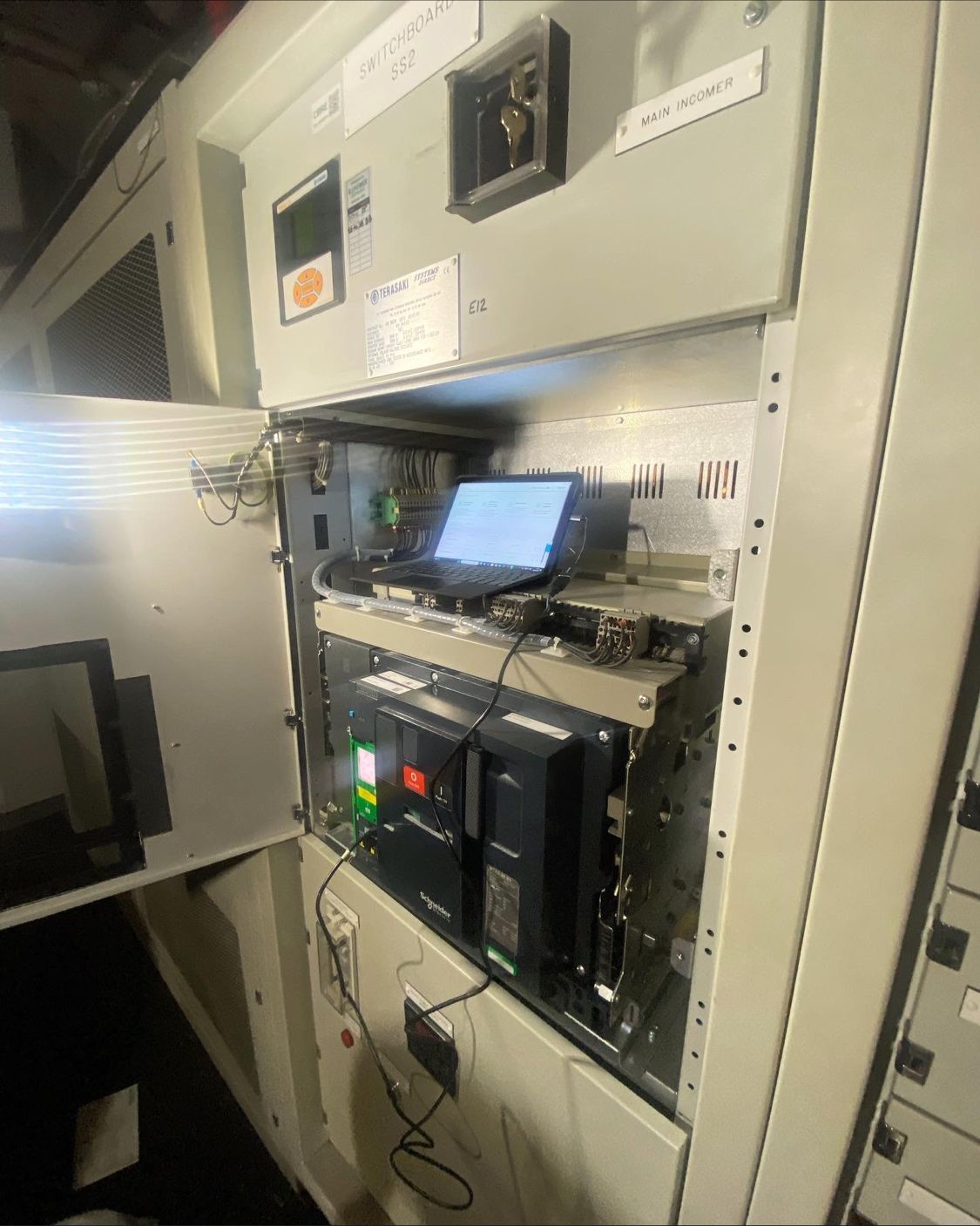 #acbretrofitting #switchgearmaintenance #electricalengineering | David ... #acbretrofitting #switchgearmaintenance #electricalengineering | David ...