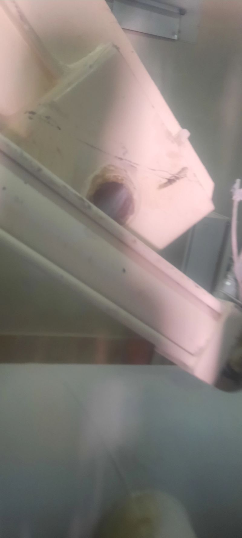 Breaking the hydraulic jack holding support. Welding the support of the ... Breaking the hydraulic jack holding support. Welding the support of the ...