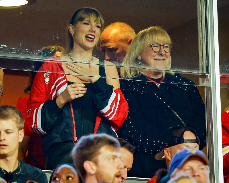 Shafqat Hussain on LinkedIn: Travis Kelce Gazes at Taylor Swift Poster ... Shafqat Hussain on LinkedIn: Travis Kelce Gazes at Taylor Swift Poster ...