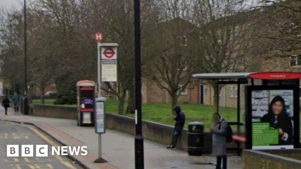Qudach United Kingdom on LinkedIn: Bus arrest: Met Police officer ... Qudach United Kingdom on LinkedIn: Bus arrest: Met Police officer ...