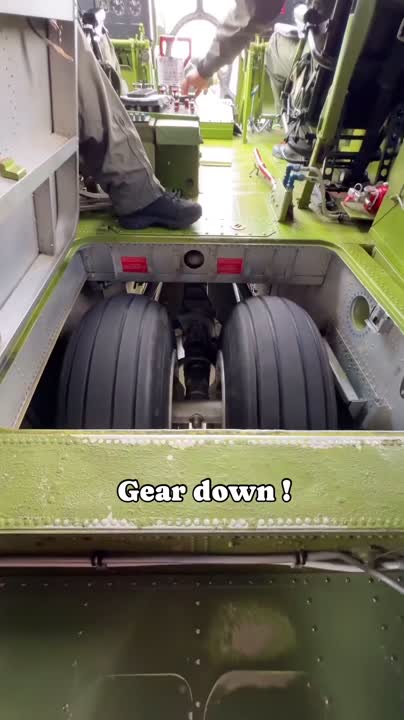 Neeraj Arora on LinkedIn: Unveiling the Mechanics....... Landing Gear ... Neeraj Arora on LinkedIn: Unveiling the Mechanics....... Landing Gear ...