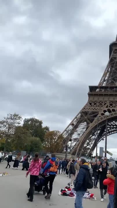 Take a sneak Peek of The Beautiful Eiffel Tower | Ridwan Yusuf Take a sneak Peek of The Beautiful Eiffel Tower | Ridwan Yusuf