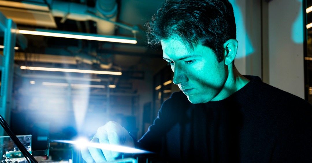 Goodbye, bulky VR headsets? Northeastern research is pushing the ... Goodbye, bulky VR headsets? Northeastern research is pushing the ...