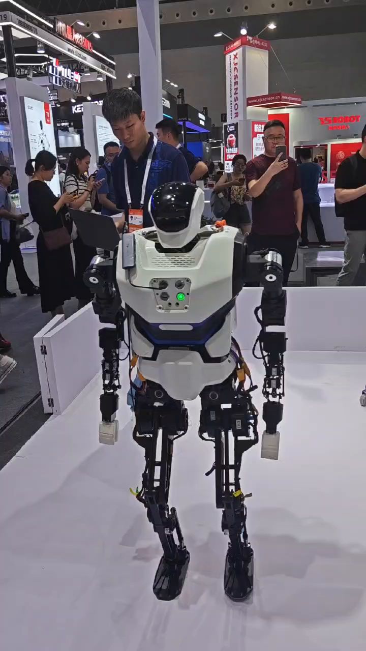 Reef Cyber Security on LinkedIn: Humanoid robots in the spotlight at ... Reef Cyber Security on LinkedIn: Humanoid robots in the spotlight at ...