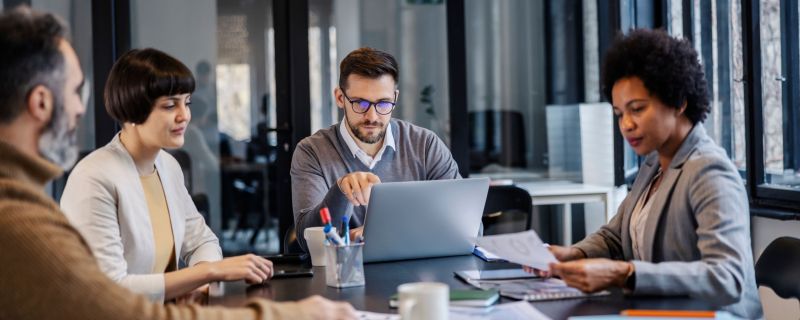 💼 Fewer active job seekers. Longer hiring timelines. Higher burnout ... 💼 Fewer active job seekers. Longer hiring timelines. Higher burnout ...