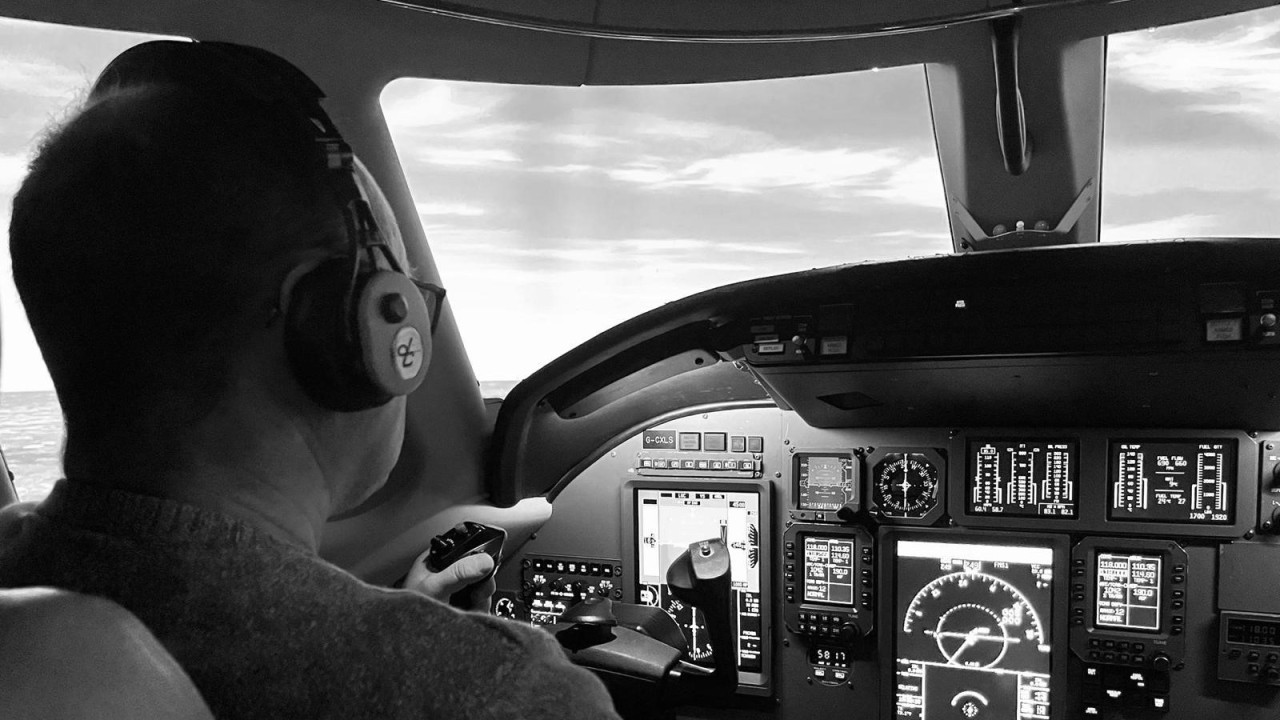 Compromiso con la Excelencia: Formación Continua para Nuestros Pilotos Compromiso con la Excelencia: Formación Continua para Nuestros Pilotos