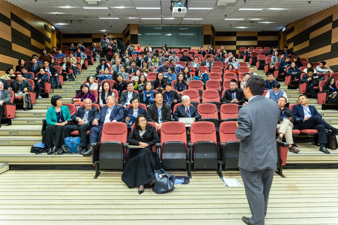 Getting Comfortable with Public Speaking Getting Comfortable with Public Speaking