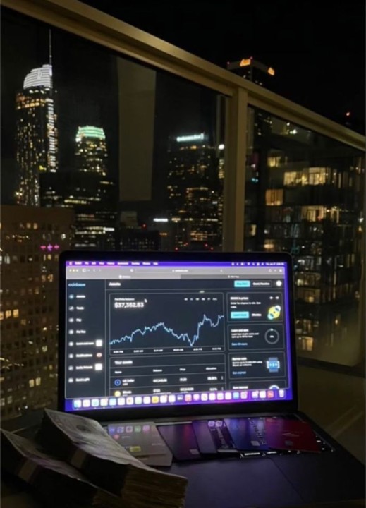 Navigating the World of NFTs: Tips for a Successful Journey in Crypto 🚀 Navigating the World of NFTs: Tips for a Successful Journey in Crypto 🚀