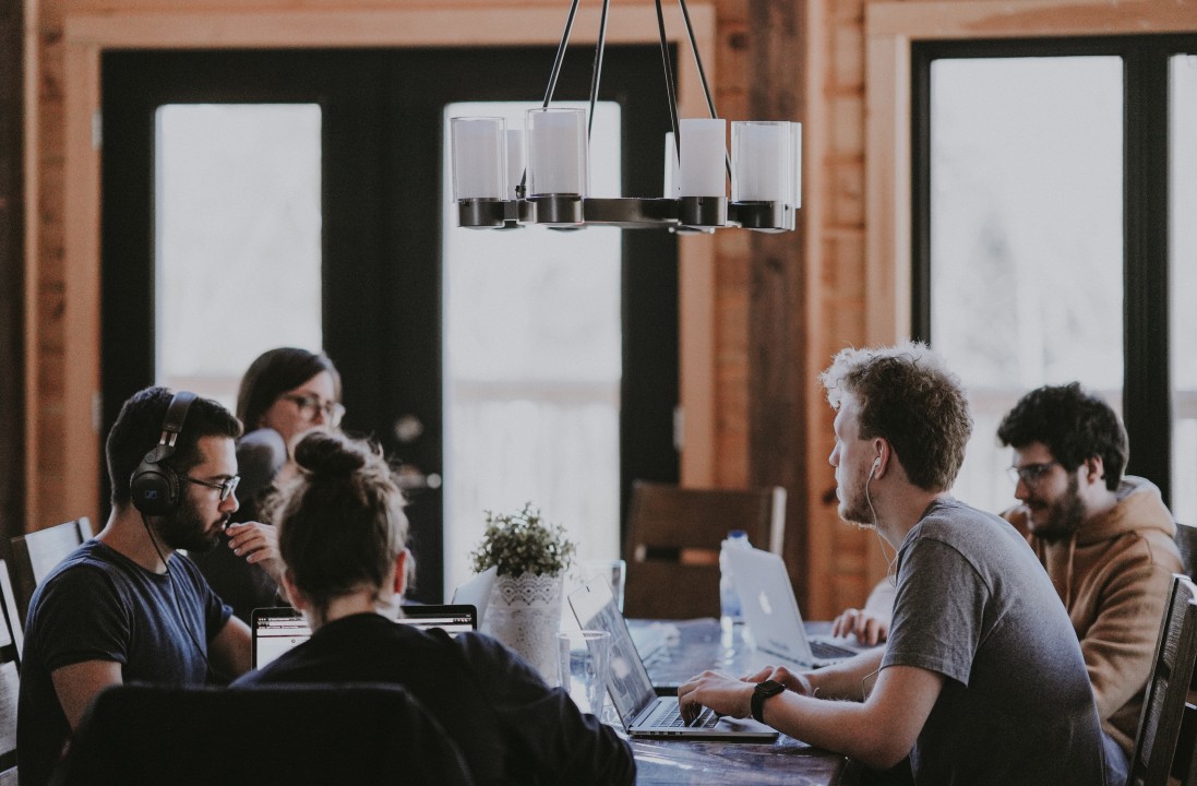 Harnessing the Power of Asynchronous Work in Scrum Harnessing the Power of Asynchronous Work in Scrum