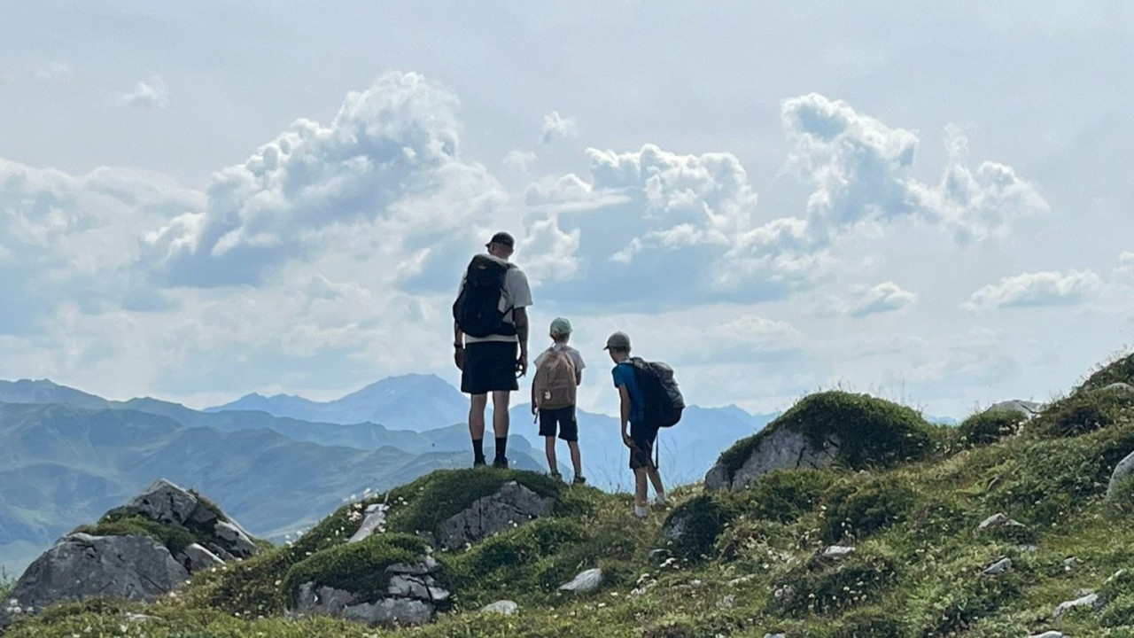Harnessing the Power of Self-Reflection for Leadership Growth Harnessing the Power of Self-Reflection for Leadership Growth