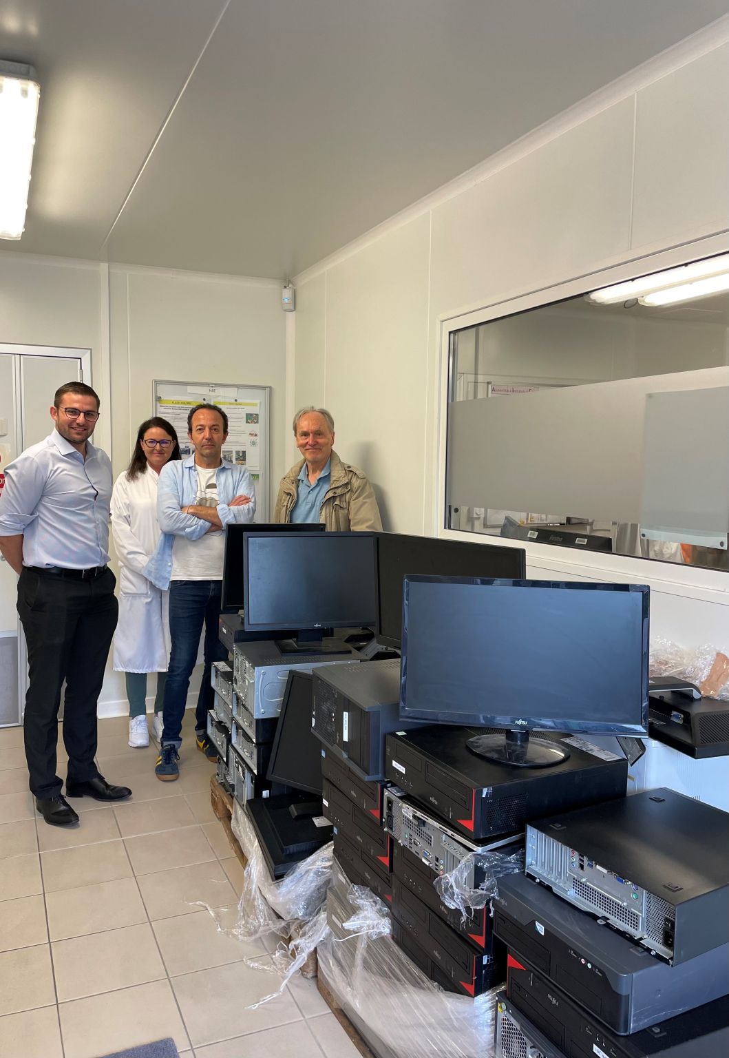 📢Don d'ordinateurs au Centre des Abeilles à Quimper 🐝 | LABEXIA 📢Don d'ordinateurs au Centre des Abeilles à Quimper 🐝 | LABEXIA