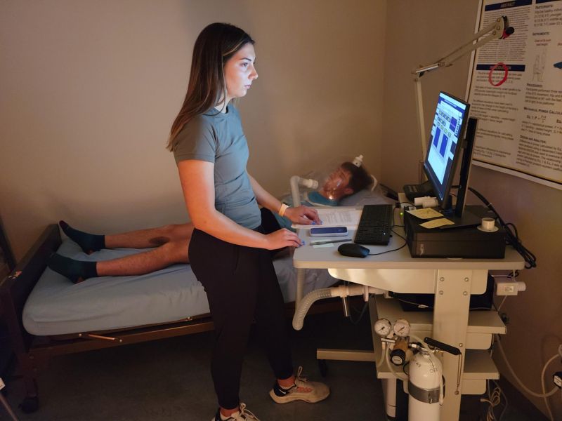 Jessica Bryan, a 2nd-year graduate student in the M.S. Exercise ... Jessica Bryan, a 2nd-year graduate student in the M.S. Exercise ...
