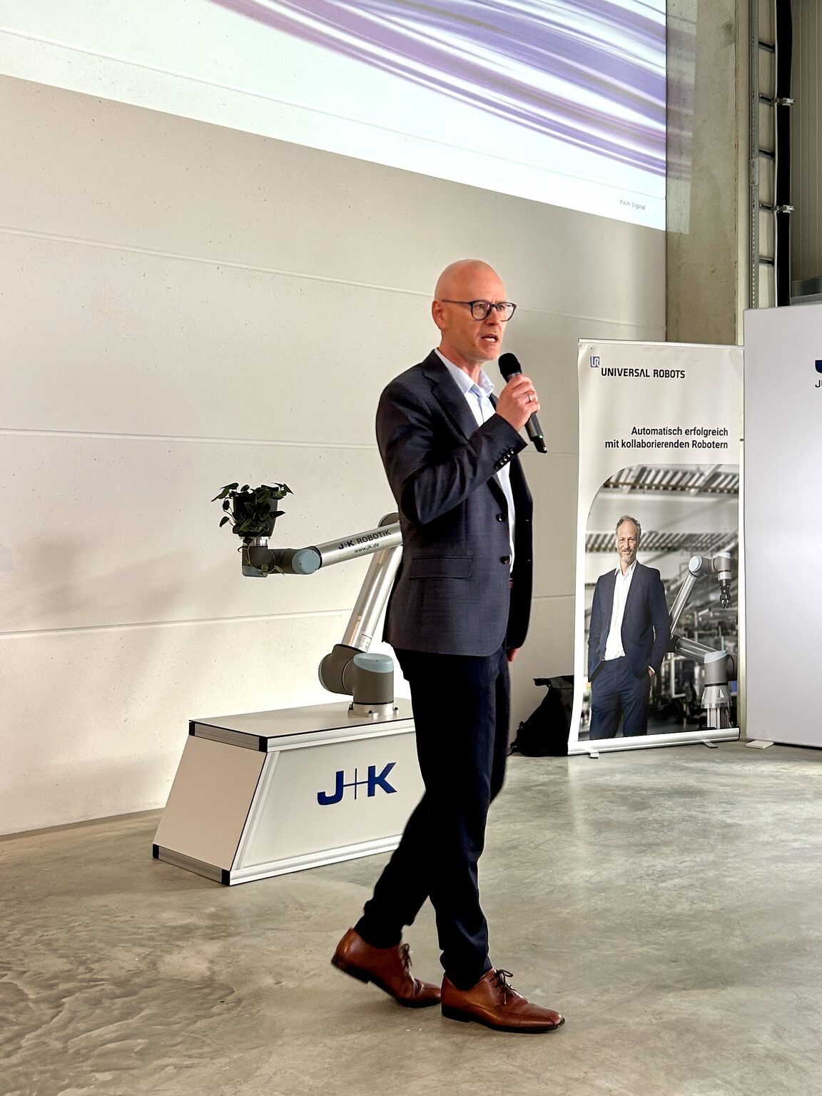 Capra Robotics on LinkedIn: #robots #materialhandling #weareonthemove Capra Robotics on LinkedIn: #robots #materialhandling #weareonthemove