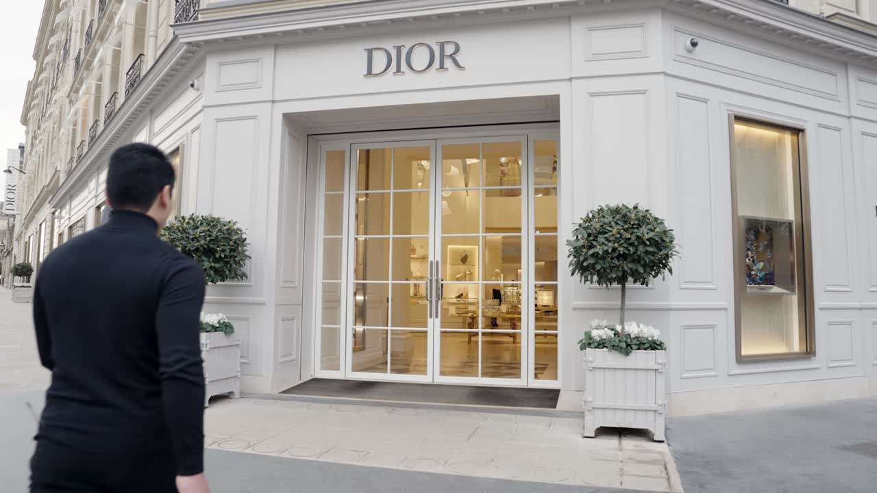 Maud Alvarez-Pereyre on LinkedIn: Register for the INSIDE LVMH Certificate Maud Alvarez-Pereyre on LinkedIn: Register for the INSIDE LVMH Certificate