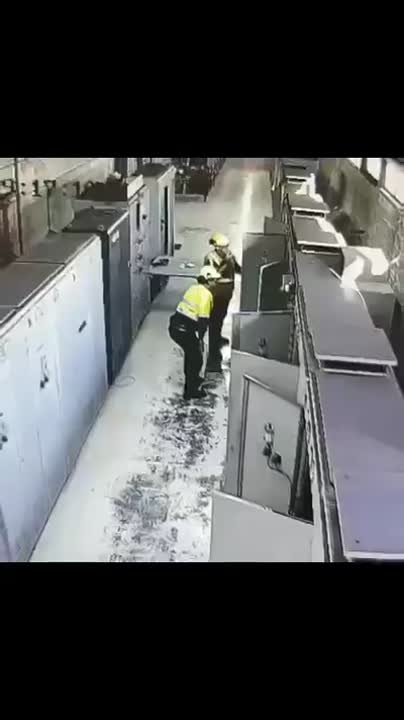 Ahamed Javith on LinkedIn: Electrical Flashover! Ahamed Javith on LinkedIn: Electrical Flashover!