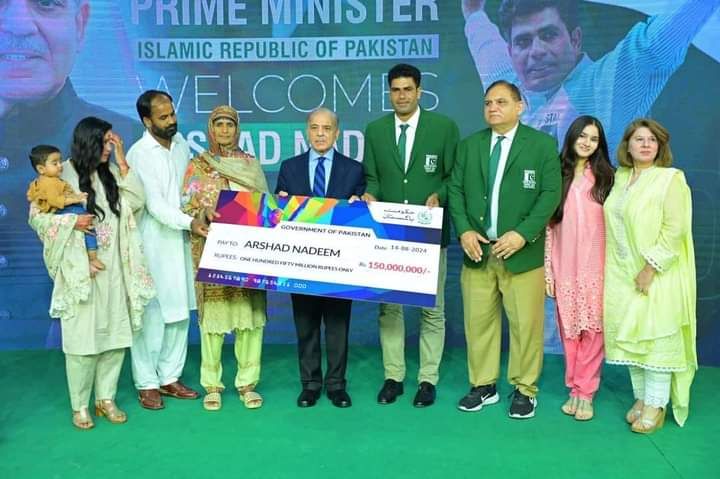Omer Alvie on LinkedIn: Prime Minister Shehbaz Sharif presents a cheque ... Omer Alvie on LinkedIn: Prime Minister Shehbaz Sharif presents a cheque ...