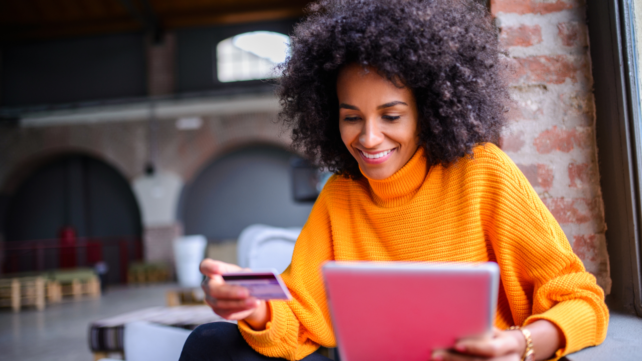Navigating Holiday Shopping Safely: Protecting Yourself on Poshmark Navigating Holiday Shopping Safely: Protecting Yourself on Poshmark