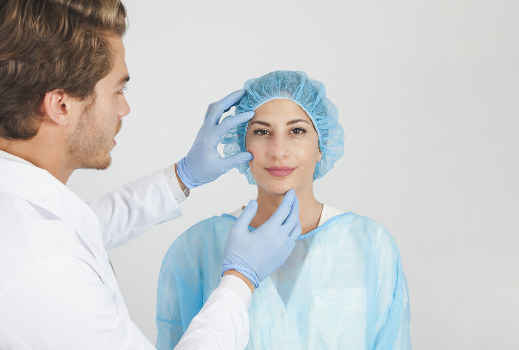 Choosing the Right Cosmetic Surgeon Choosing the Right Cosmetic Surgeon