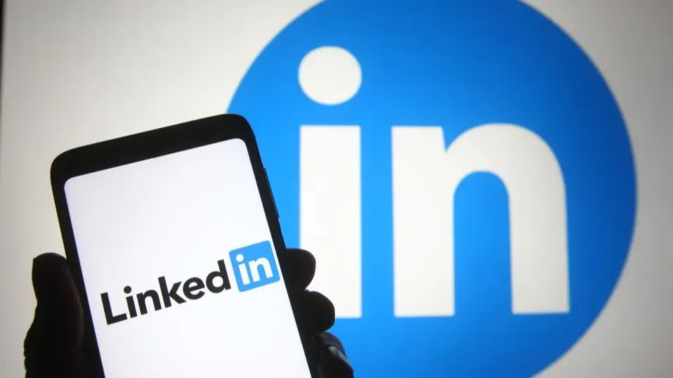 How Does the LinkedIn Algorithm Work in 2024? How Does the LinkedIn Algorithm Work in 2024?