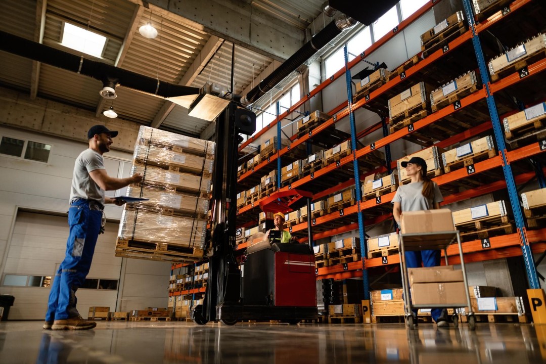 Warehousing Trends: Embracing Automation and Robotics for Productivity Warehousing Trends: Embracing Automation and Robotics for Productivity
