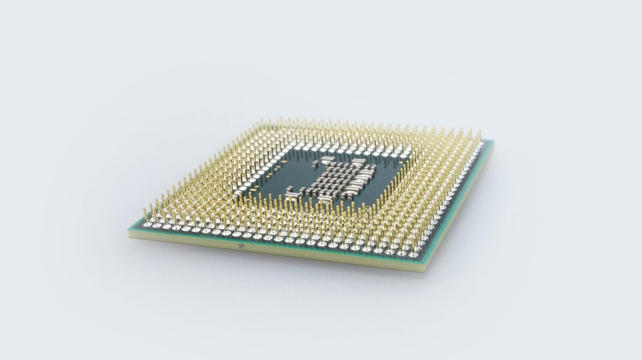 Choosing Between a Microprocessor (MPU) and a Microcontroller (MCU) Choosing Between a Microprocessor (MPU) and a Microcontroller (MCU)